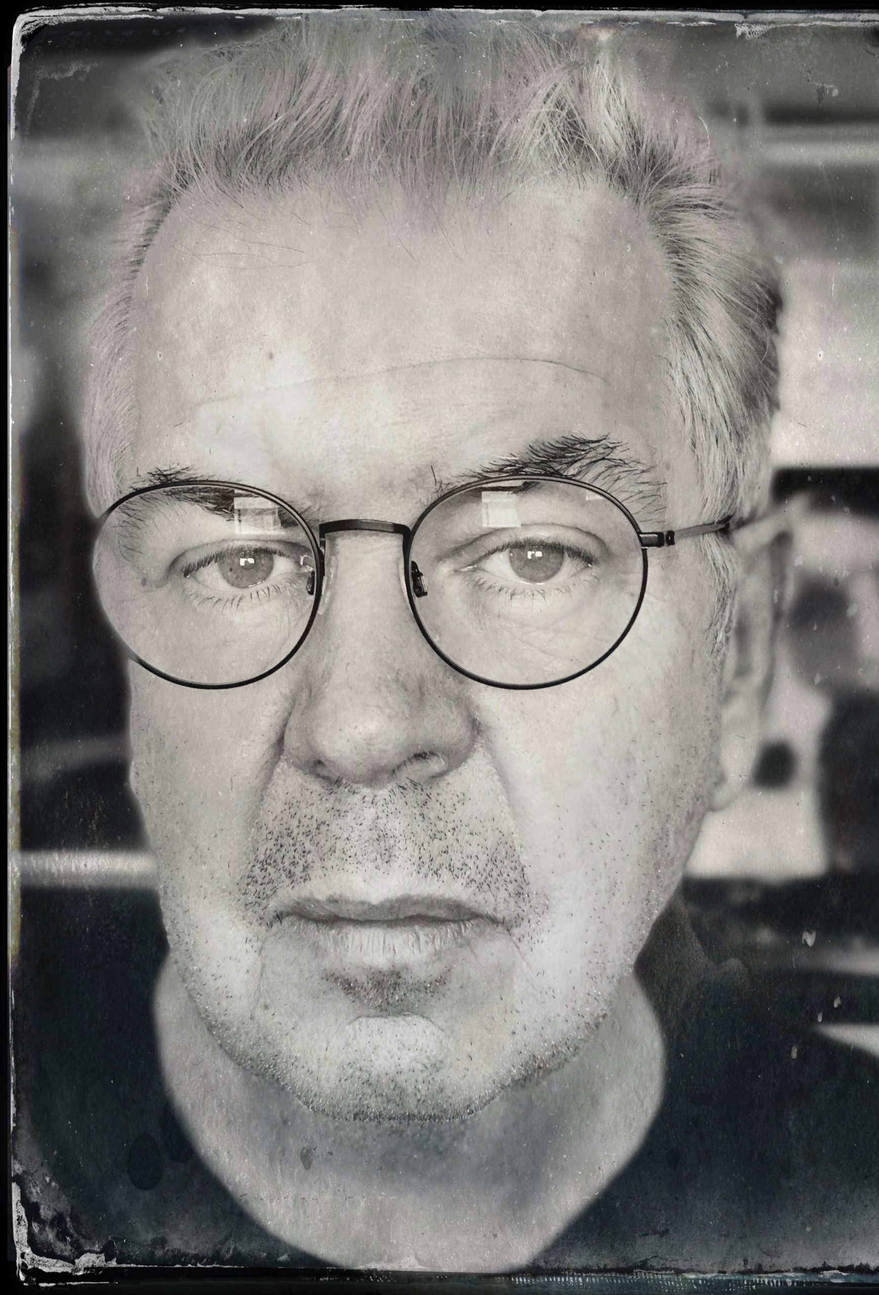 Bio – Lol Tolhurst